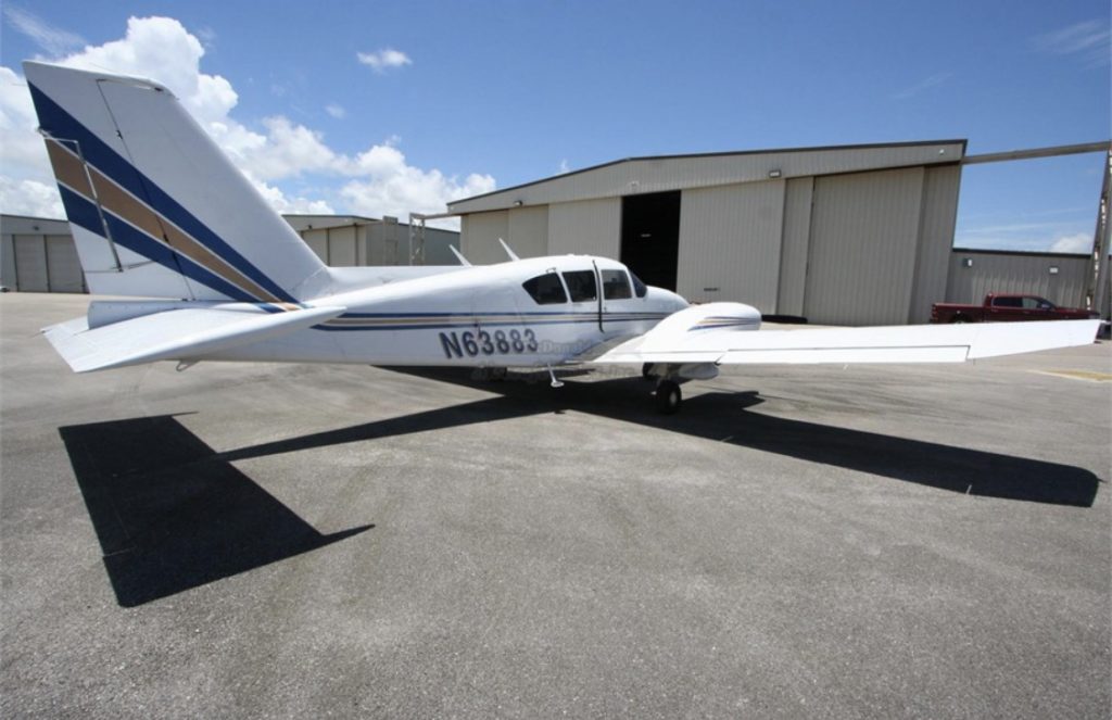 Piper Aztec F – Beverly Flight Center